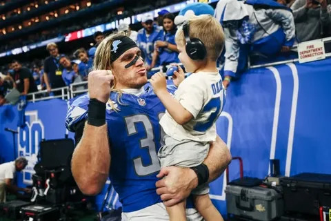 Son.Detroit fans erupt with excitement: Alex Anzalone and his wife ...